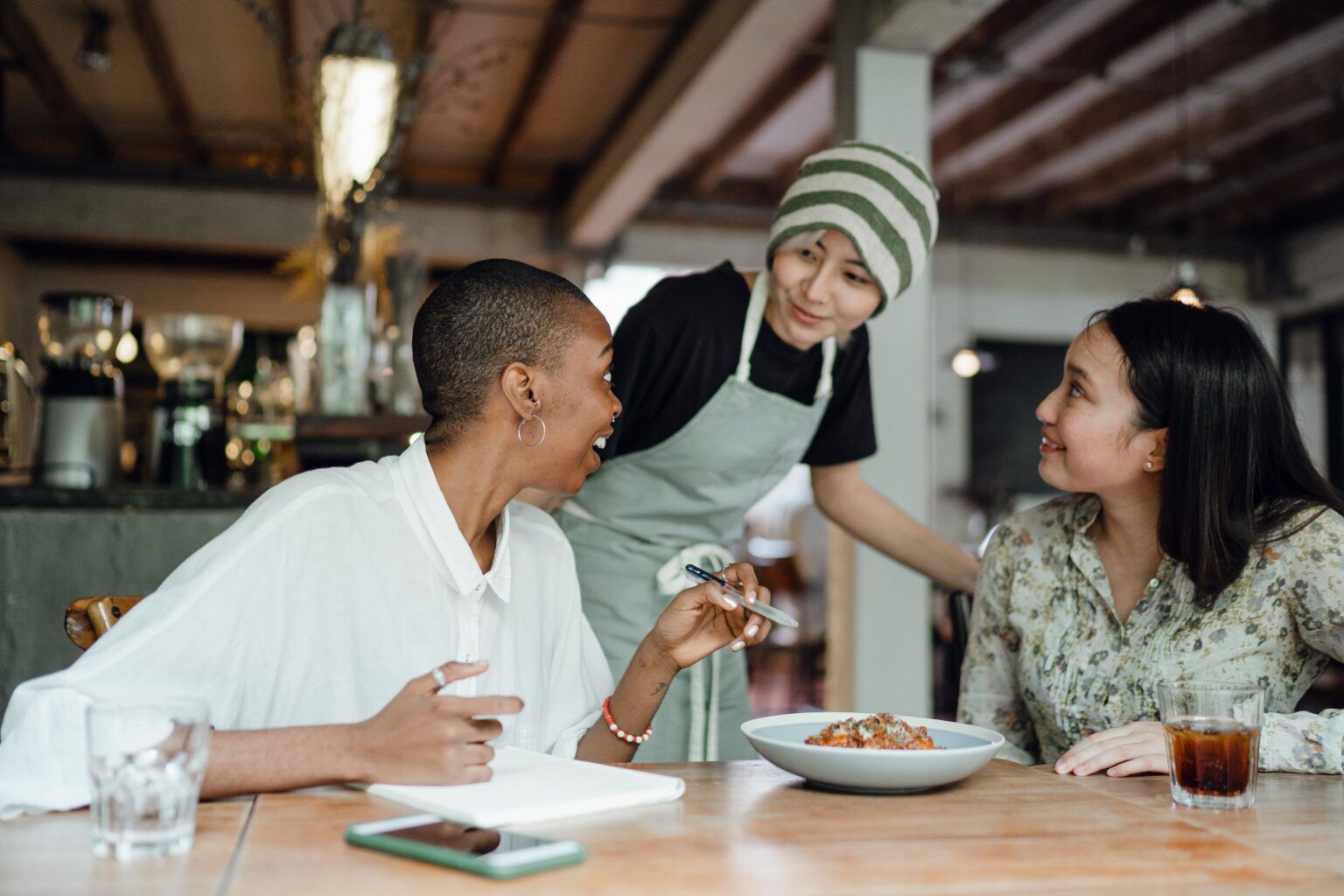 Servicio al cliente sobresaliente: Guía práctica para tu Cafetería ...